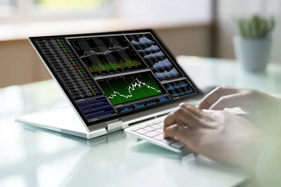 Correlation Trading Tactics for Predicting Market Movements